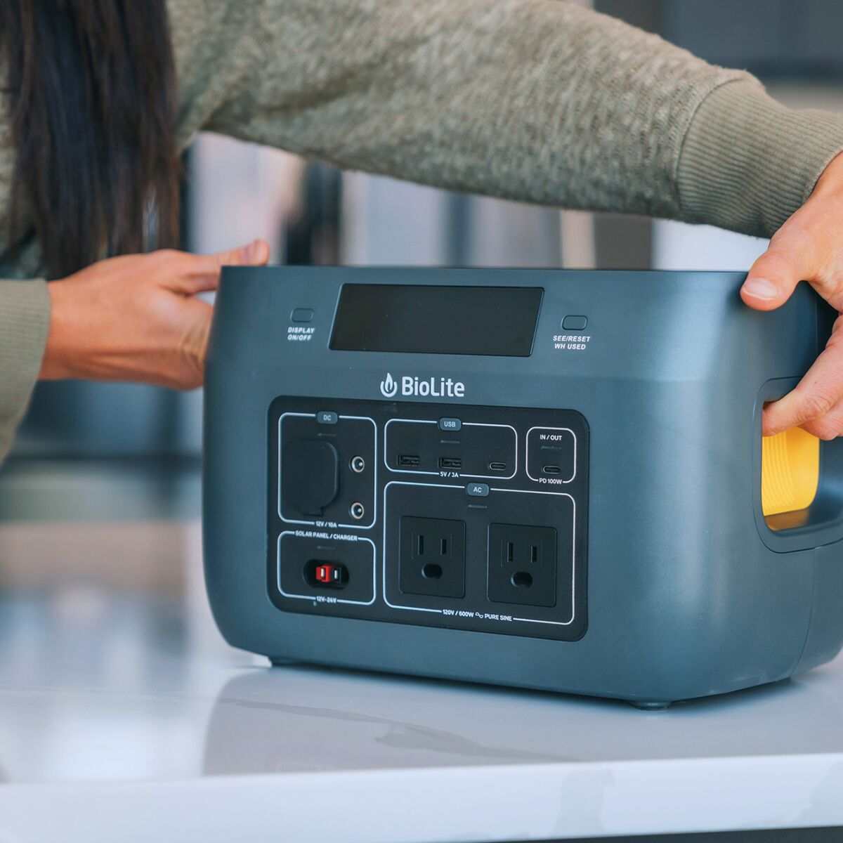 BioLite 600 BaseCharge Power Station - Hike & Camp