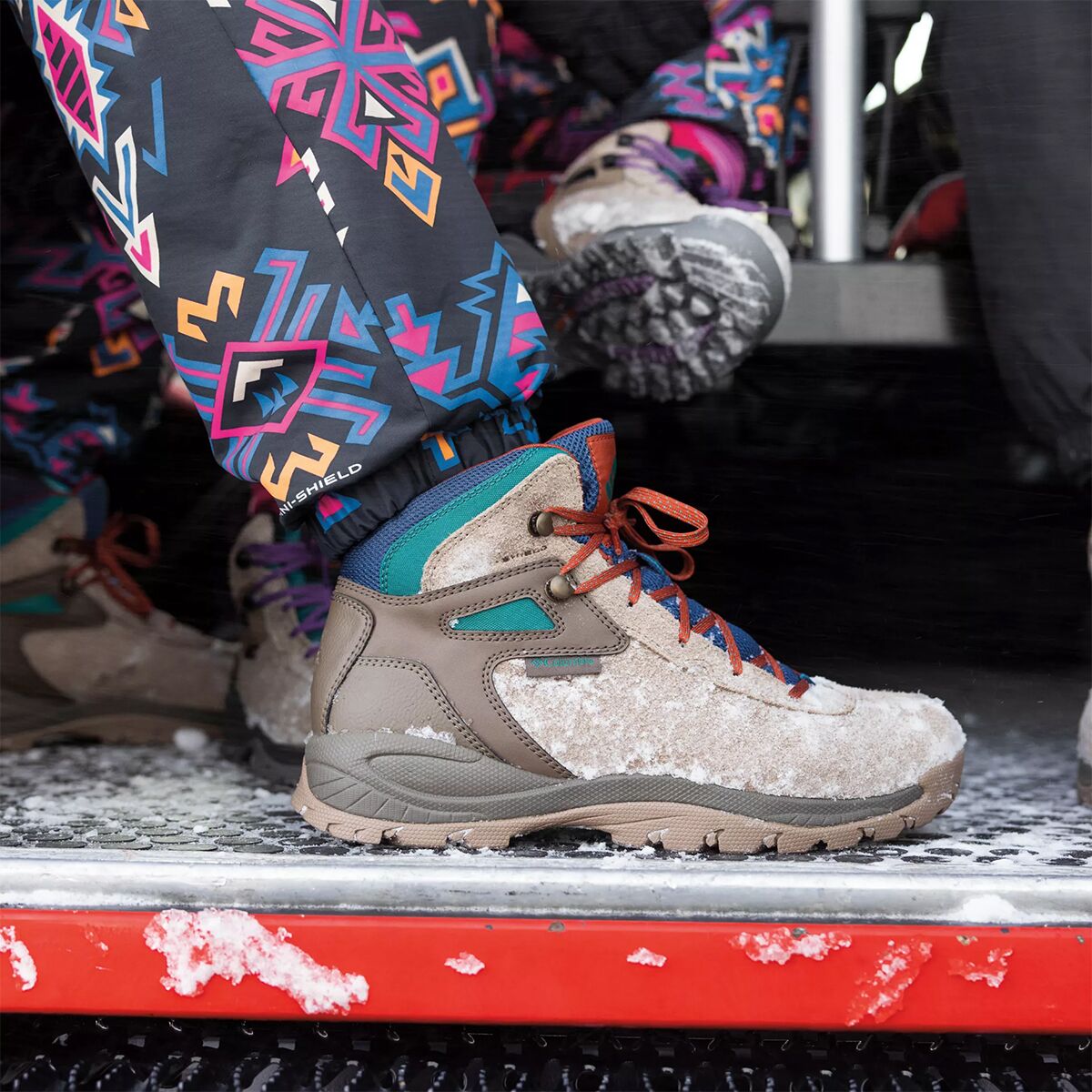 Columbia Newton Ridge BC Boot - Men's - Footwear