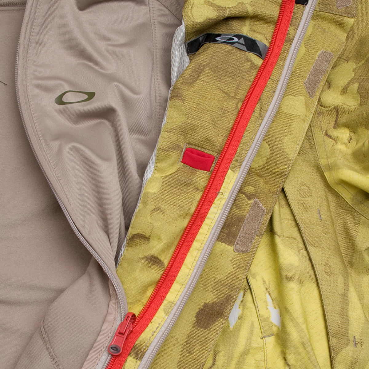 Oakley Assault Jacket - Men's - Clothing